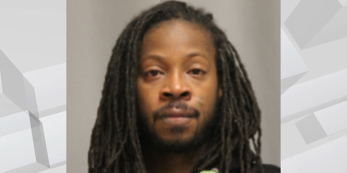 Freeport police: Naked man wakes woman, tries to stab and strangle her Freeport police: Naked man wakes woman, tries to stab and strangle her